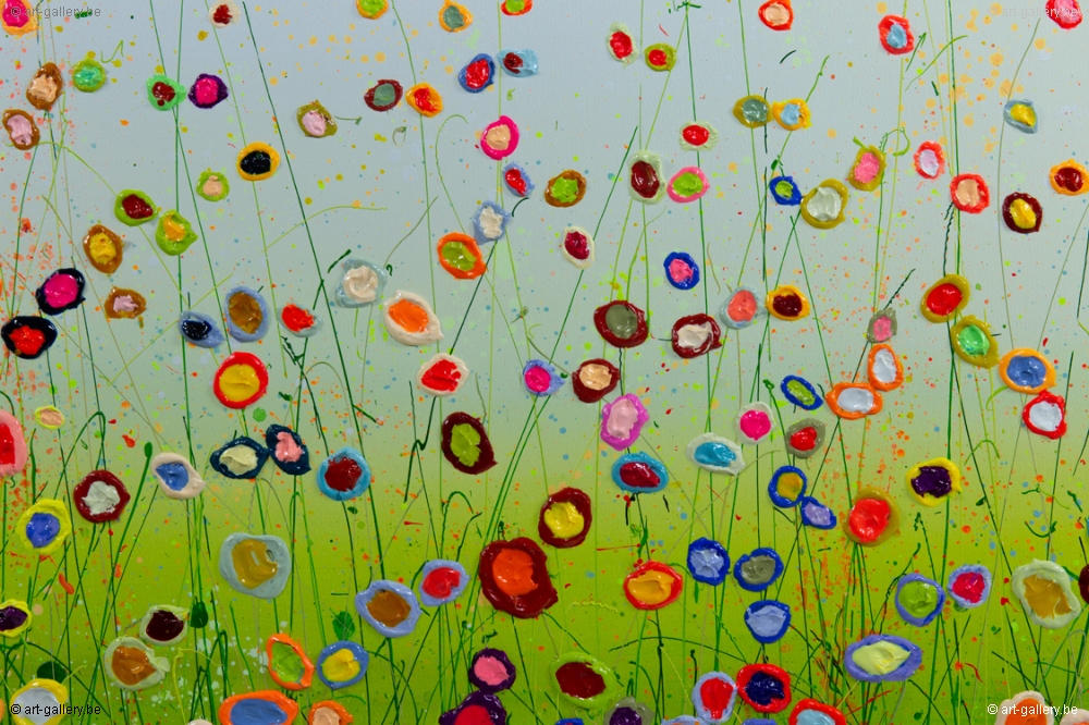 Yulia Muravyeva | Fresh flowerfield in the morning te koop